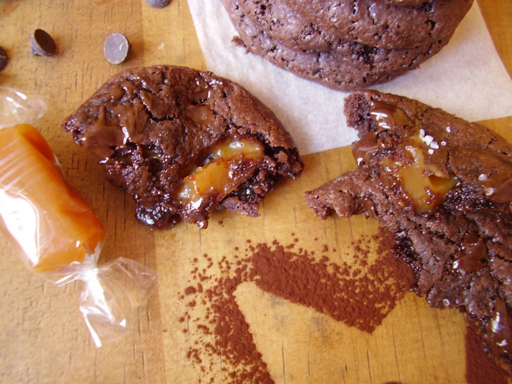 Cookie tout chocolat fourré au caramel - Toque de Choc